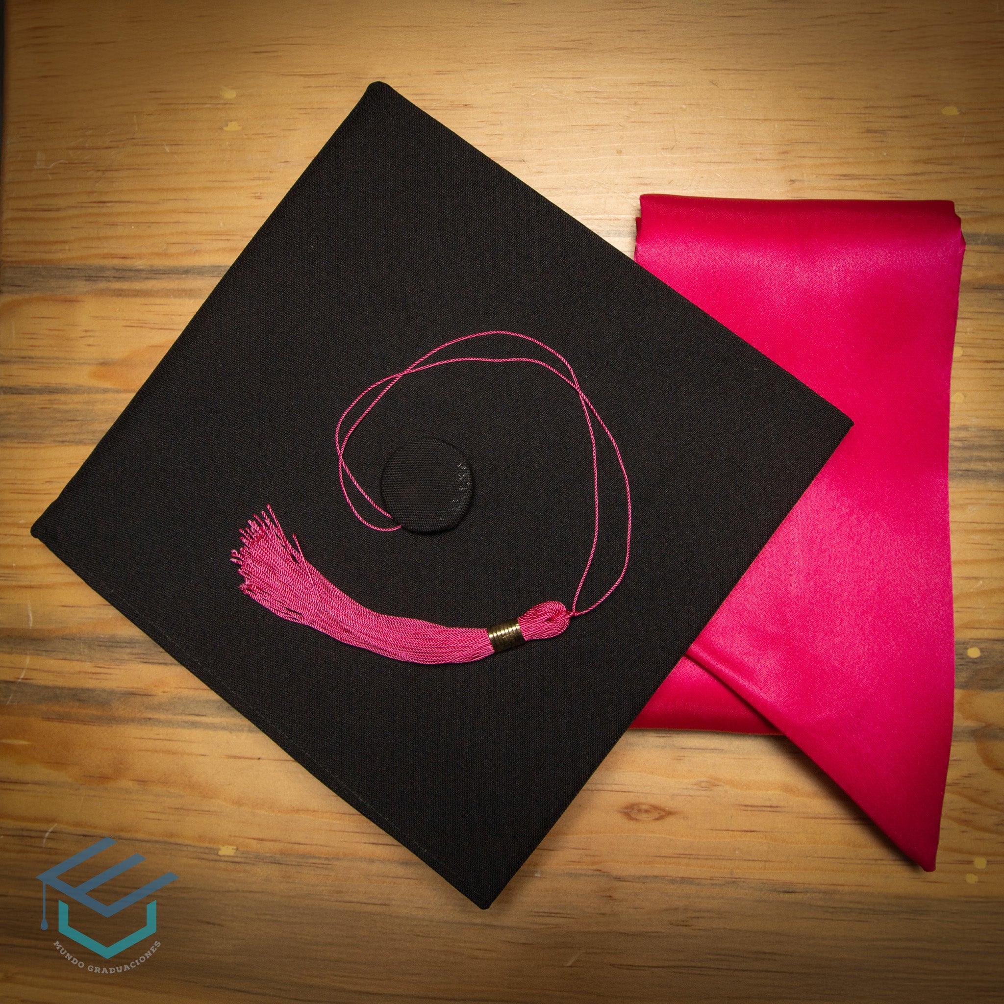 Birrete con Estola Rosa – Un Toque Especial para tu Graduación – Mundo ...