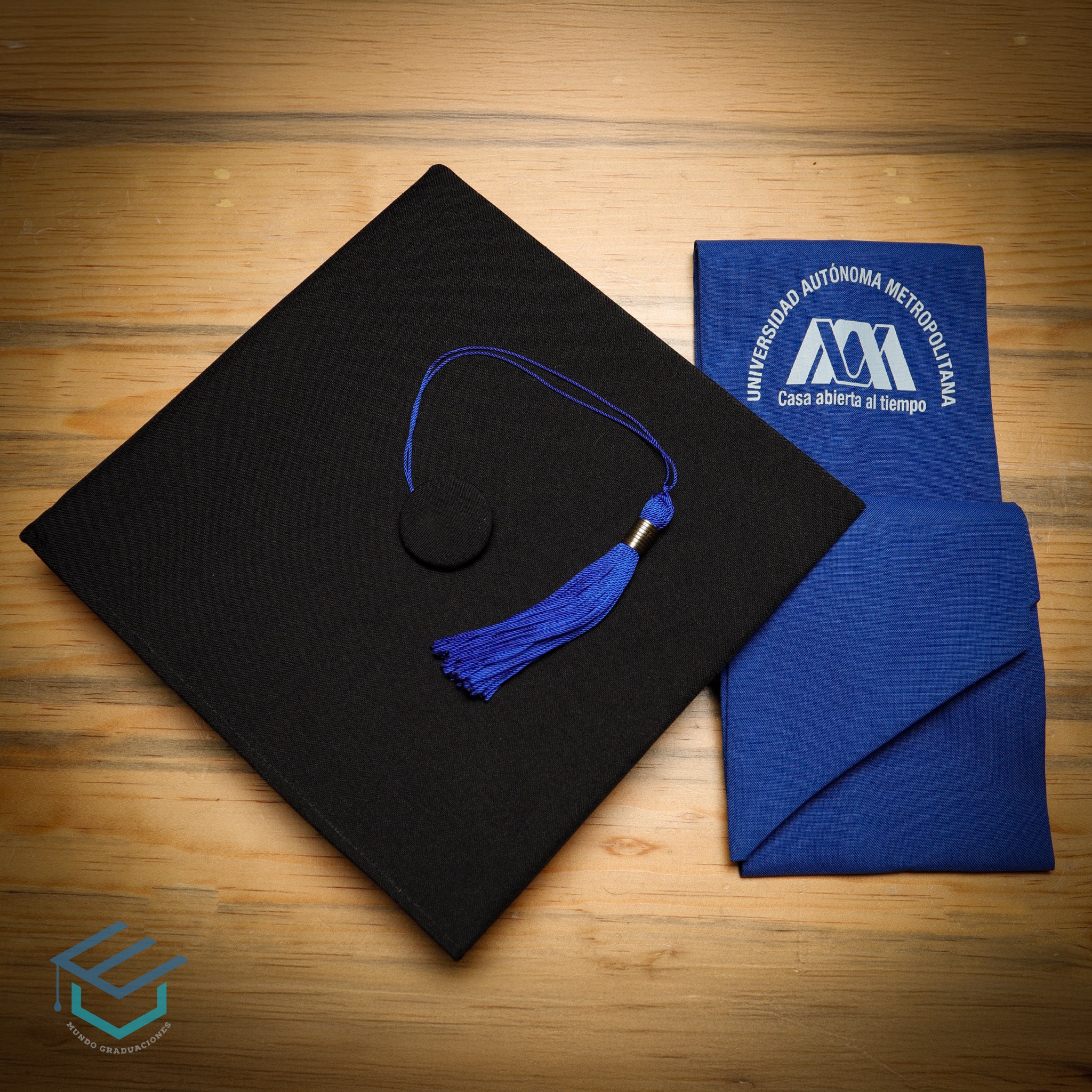 Birrete con Estola Azul Rey Mate UAM – Un Clásico de Graduación – Mundo ...